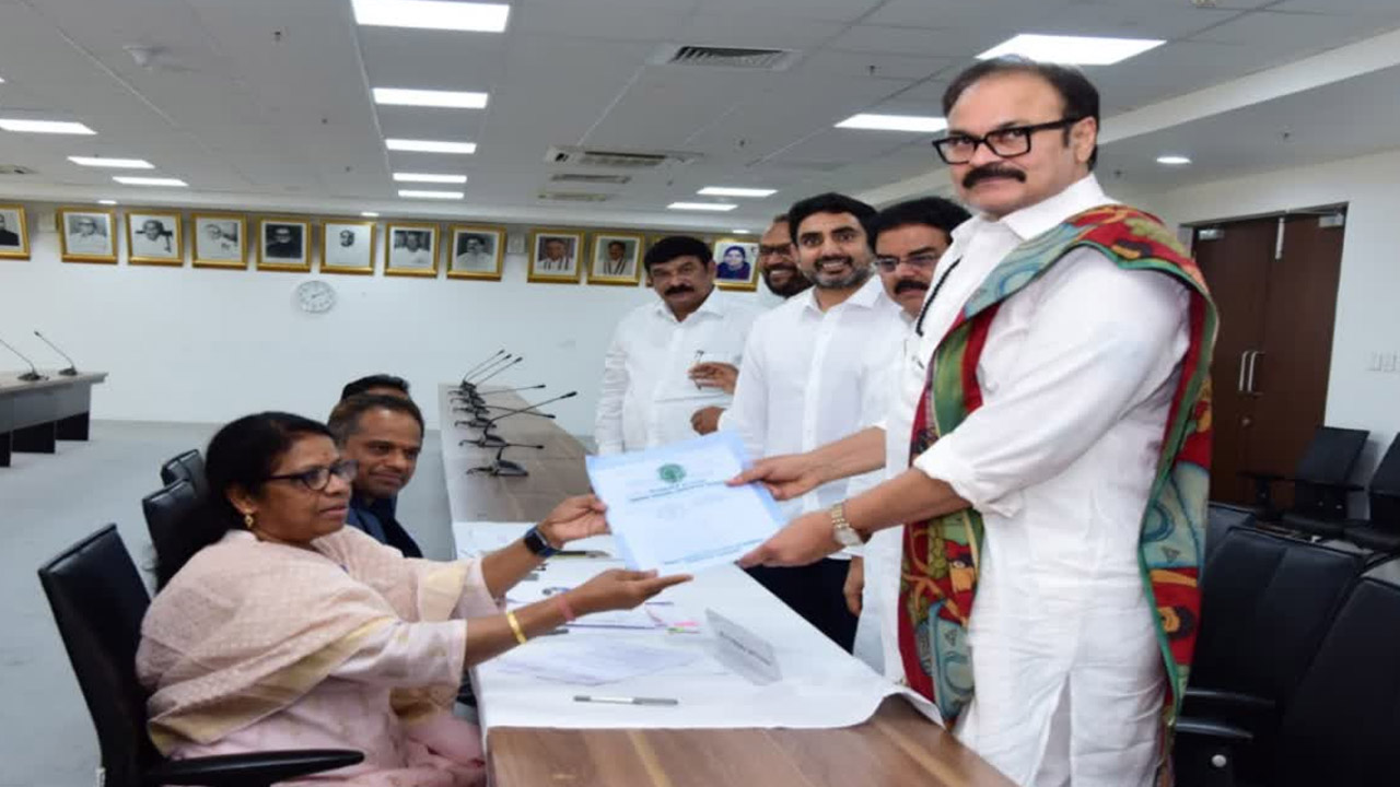 Nagababu: నాగబాబు నామినేషన్... బలపరిచిన లోకేశ్